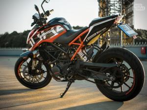 KTM Duke 2017 Viļņa, ar dzinēja tilpumu 0.13 L un nobraukumu 23 tūkst. km par 2550 €, foto  vietnē AUTOMOTO.COM.LV