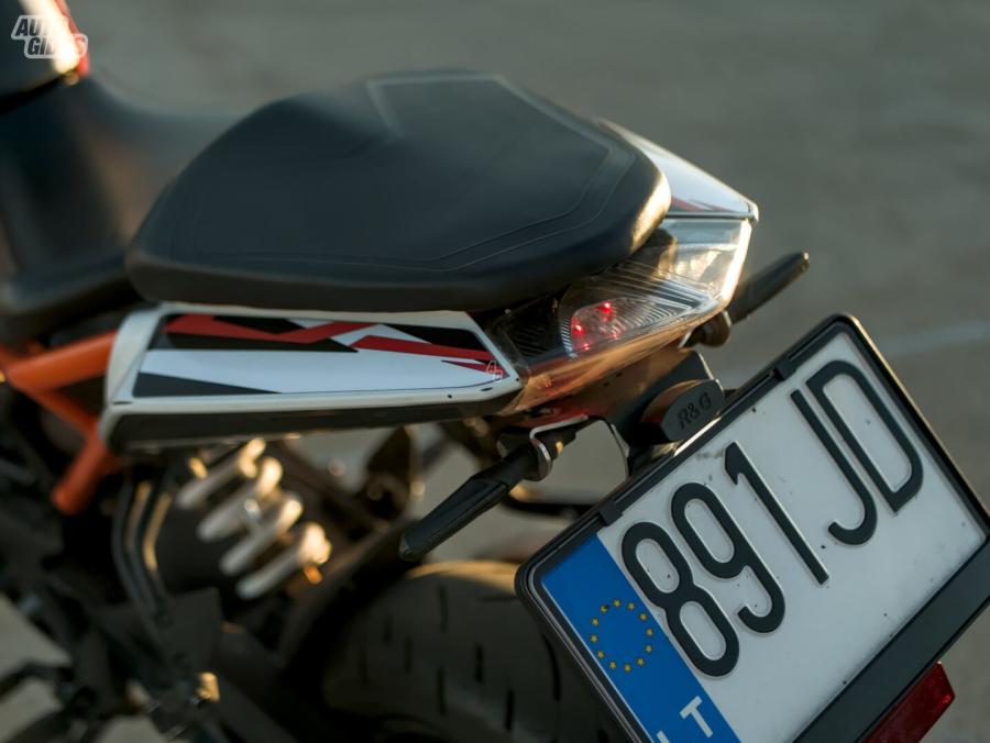 KTM Duke 2017 Viļņa, ar dzinēja tilpumu 0.13 L un nobraukumu 23 tūkst. km par 2550 €, foto 14 vietnē AUTOMOTO.COM.LV