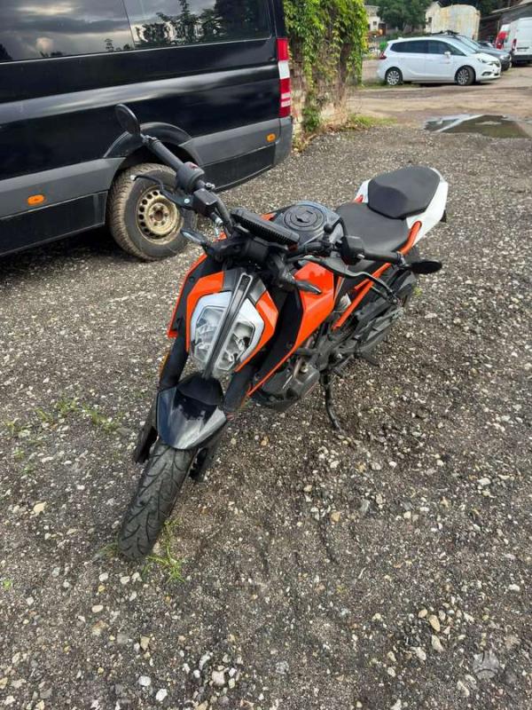 KTM Duke 2017 in Kaunas, with an engine capacity of 0.13 L and mileage of 35 thousand km for 2000 €, photo 2 on AUTOMOTO.COM.LV
