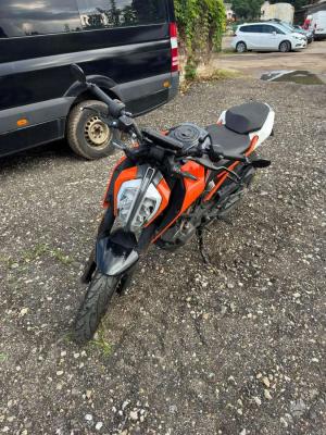 KTM Duke 2017 Kauņa, ar dzinēja tilpumu 0.13 L un nobraukumu 35 tūkst. km par 2000 €, foto 3 vietnē AUTOMOTO.COM.LV