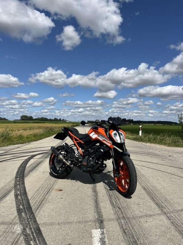 KTM Duke 2017 in Siauliai, with an engine capacity of 0.13 L and mileage of 32 thousand km for 2600 €, photo 1 on AUTOMOTO.COM.LV