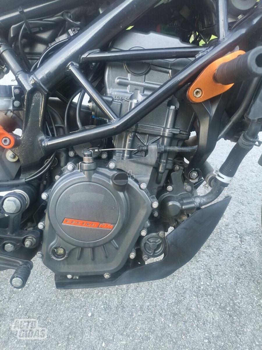 KTM Duke 2017 in Silale, with an engine capacity of 0.13 L and mileage of 25 thousand km for 2350 €, photo 6 on AUTOMOTO.COM.LV