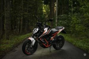 KTM Duke 2018 Viļņa, ar dzinēja tilpumu 0.13 L un nobraukumu 35 tūkst. km par 2500 €, foto  vietnē AUTOMOTO.COM.LV