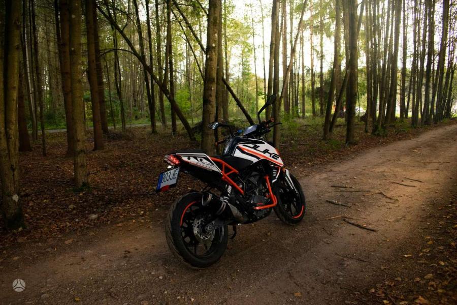 KTM Duke 2018 Viļņa, ar dzinēja tilpumu 0.13 L un nobraukumu 35 tūkst. km par 2500 €, foto 3 vietnē AUTOMOTO.COM.LV