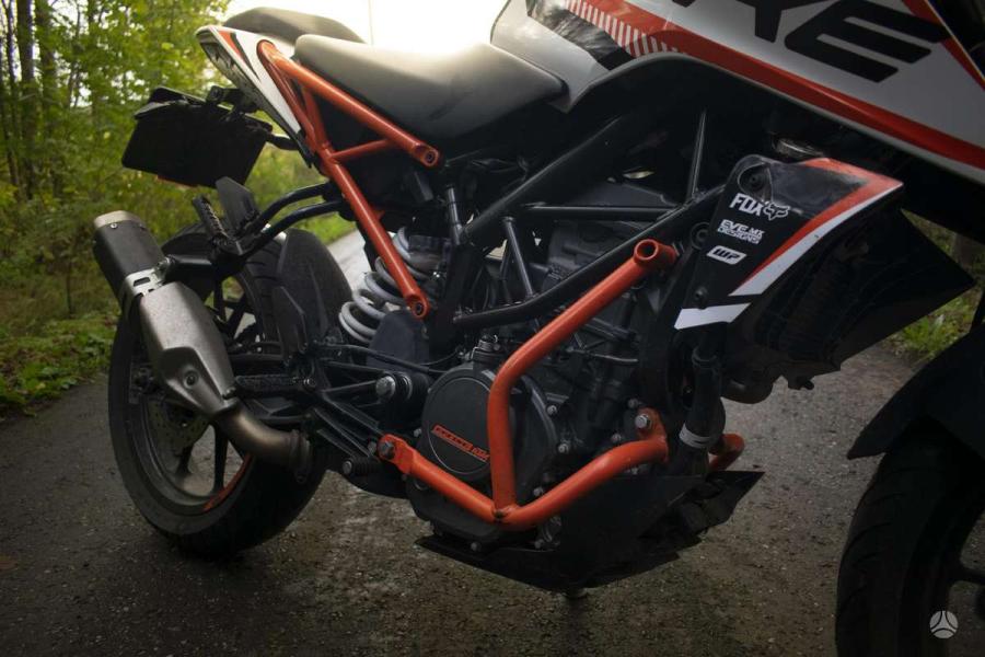 KTM Duke 2018 Viļņa, ar dzinēja tilpumu 0.13 L un nobraukumu 35 tūkst. km par 2500 €, foto 10 vietnē AUTOMOTO.COM.LV