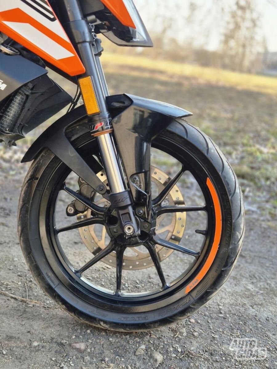 KTM Duke 2018 Prienai, ar dzinēja tilpumu 0.13 L un nobraukumu 14 tūkst. km par 2300 €, foto 16 vietnē AUTOMOTO.COM.LV