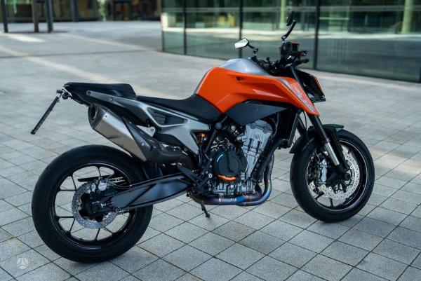 KTM Duke 2018 Viļņa, ar dzinēja tilpumu 0.80 L un nobraukumu 17 tūkst. km par 5300 €, foto 2 vietnē AUTOMOTO.COM.LV