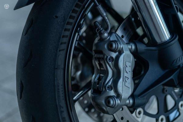 KTM Duke 2018 Viļņa, ar dzinēja tilpumu 0.80 L un nobraukumu 17 tūkst. km par 5300 €, foto 10 vietnē AUTOMOTO.COM.LV