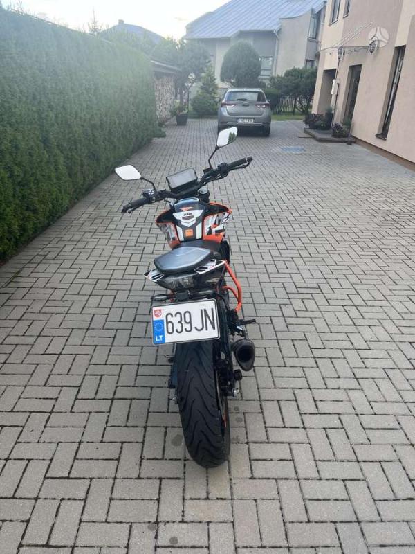 KTM Duke 2018 Kauņa, ar dzinēja tilpumu 0.13 L un nobraukumu 32 tūkst. km par 2500 €, foto 4 vietnē AUTOMOTO.COM.LV
