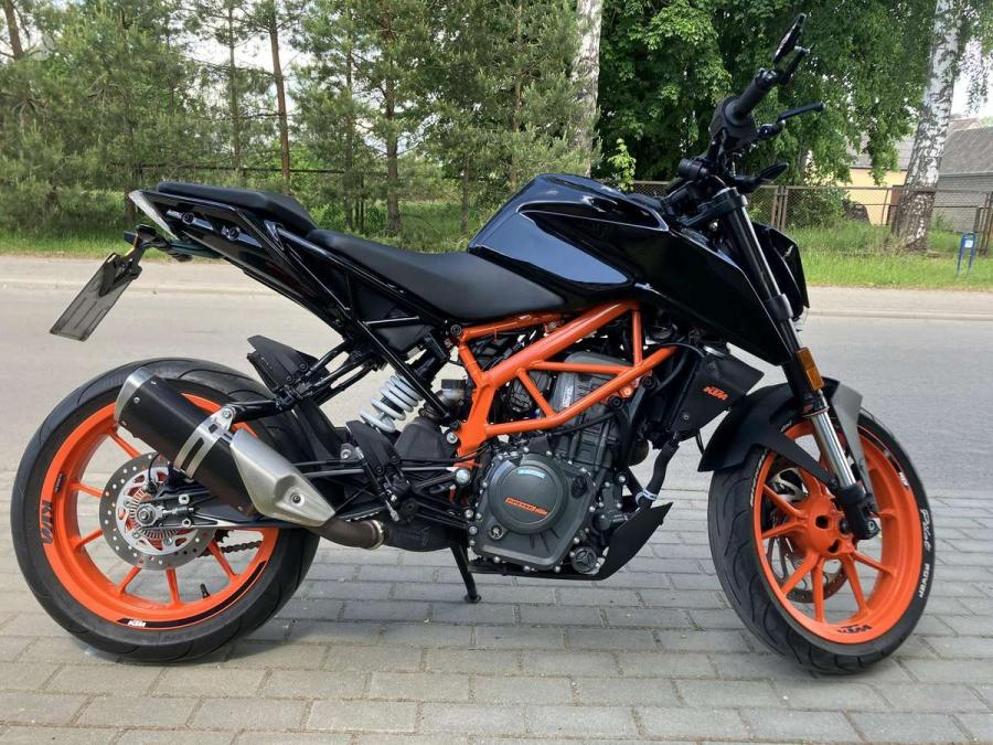 KTM Duke 2018 Šakiai, ar dzinēja tilpumu 0.37 L un nobraukumu 20 tūkst. km par 3250 €, foto 7 vietnē AUTOMOTO.COM.LV