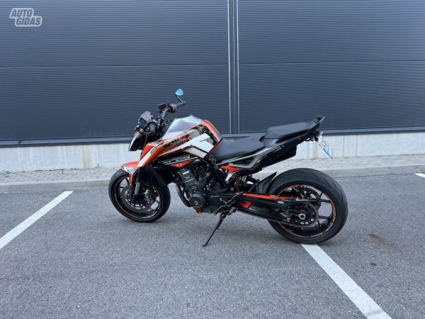 KTM Duke 2018 in Kaunas on AUTOMOTO.COM.LV KTM Duke 2018 in Kaunas, with an engine capacity of 0.79 L and mileage of 22 thousand km for 4850 €, photo 5 on AUTOMOTO.COM.LV