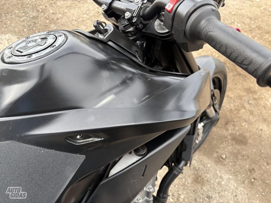 KTM Duke 2019 Kelmė, ar dzinēja tilpumu 0.79 L un nobraukumu 40 tūkst. km par 3330 €, foto 17 vietnē AUTOMOTO.COM.LV
