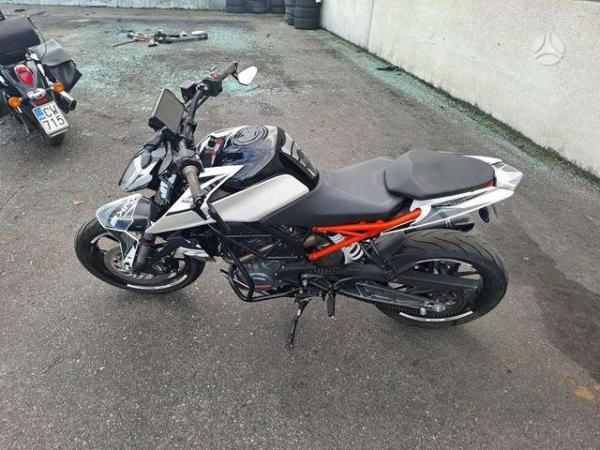 KTM Duke 2020 in Vilnius, with an engine capacity of 0.13 L and mileage of 13 thousand km for 3500 €, photo 5 on AUTOMOTO.COM.LV