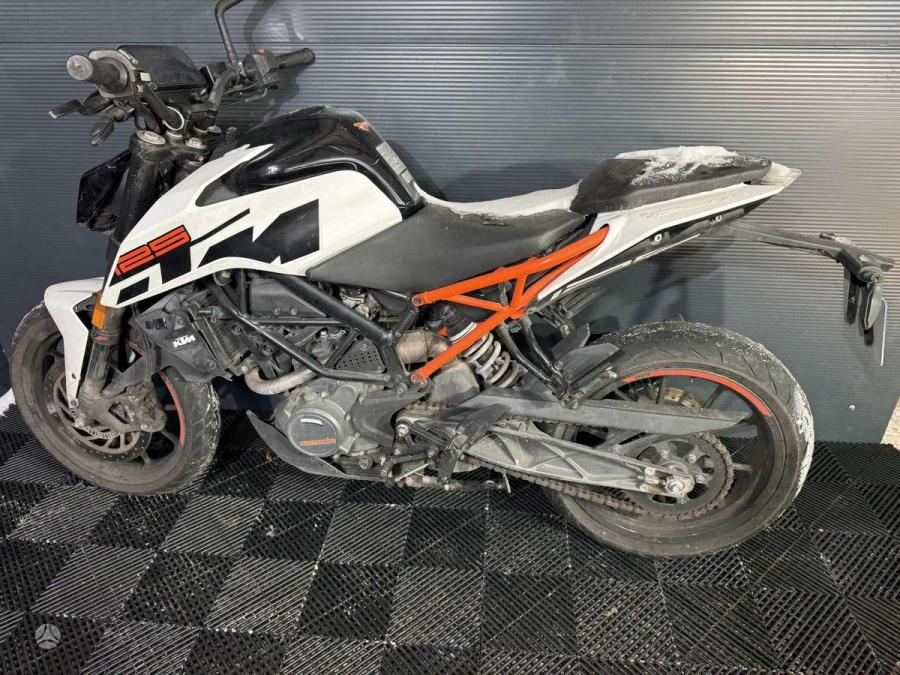 KTM Duke 2020 in Taurage, with an engine capacity of 0.13 L and mileage of 40 thousand km for 1850 €, photo 5 on AUTOMOTO.COM.LV