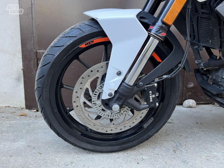 KTM Duke 2020 Viļņa, ar dzinēja tilpumu 0.13 L un nobraukumu 43 tūkst. km par 2050 €, foto 4 vietnē AUTOMOTO.COM.LV