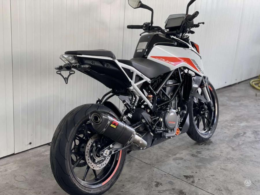KTM Duke 2021 Vilkaviškis, ar dzinēja tilpumu 0.39 L un nobraukumu 10 tūkst. km par 2450 €, foto 2 vietnē AUTOMOTO.COM.LV