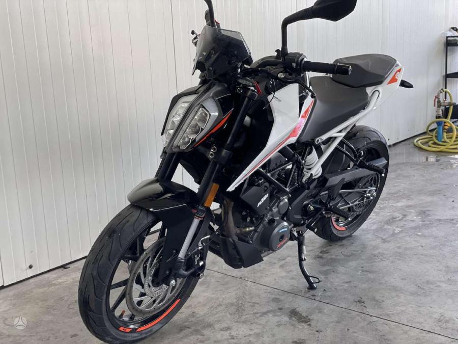 KTM Duke 2021 Vilkaviškis, ar dzinēja tilpumu 0.39 L un nobraukumu 10 tūkst. km par 2450 €, foto 5 vietnē AUTOMOTO.COM.LV