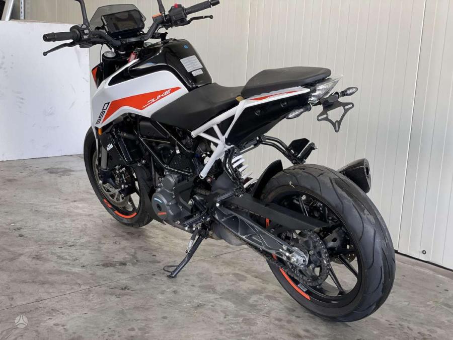 KTM Duke 2021 Vilkaviškis, ar dzinēja tilpumu 0.39 L un nobraukumu 10 tūkst. km par 2450 €, foto 6 vietnē AUTOMOTO.COM.LV