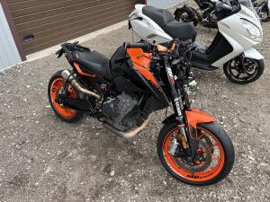 KTM Duke 2021 in Kelme, with an engine capacity of 0.89 L and mileage of 27 thousand km for 2530 €, photo  on AUTOMOTO.COM.LV