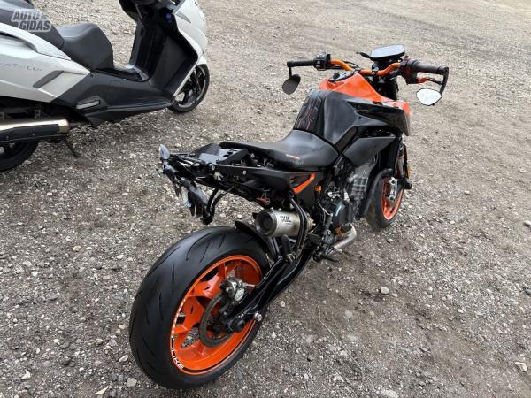 KTM Duke 2021 Kelmė, ar dzinēja tilpumu 0.89 L un nobraukumu 27 tūkst. km par 2530 €, foto 3 vietnē AUTOMOTO.COM.LV
