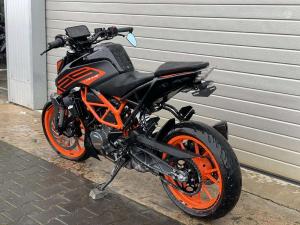 KTM Duke 2022 Vilkaviškis, ar dzinēja tilpumu 0.13 L un nobraukumu 12 tūkst. km par 2100 €, foto 4 vietnē AUTOMOTO.COM.LV
