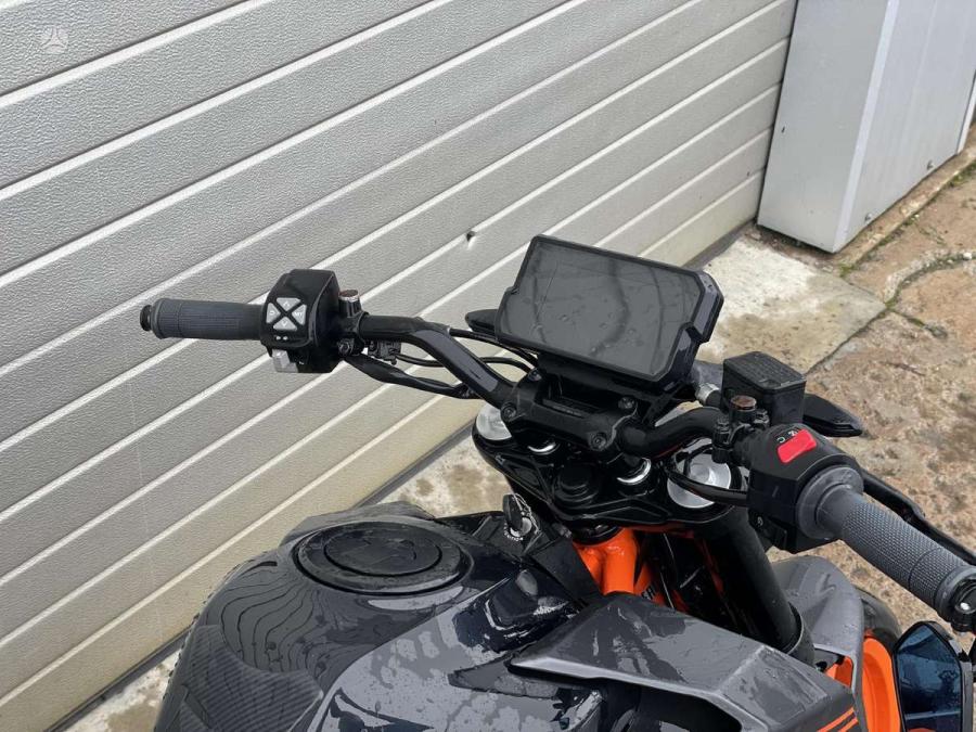 KTM Duke 2022 Vilkaviškis, ar dzinēja tilpumu 0.13 L un nobraukumu 12 tūkst. km par 2100 €, foto 10 vietnē AUTOMOTO.COM.LV