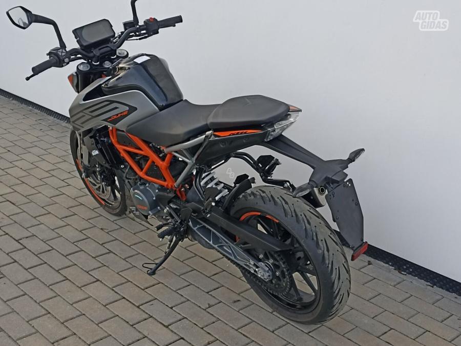 KTM Duke 2022 in Kaunas, with an engine capacity of 0.13 L and mileage of 7 thousand km for 2650 €, photo 4 on AUTOMOTO.COM.LV