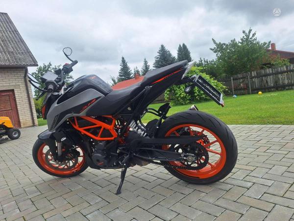 KTM Duke 2022 Marijampole, ar dzinēja tilpumu 0.39 L un nobraukumu 17 tūkst. km par 3000 €, foto 5 vietnē AUTOMOTO.COM.LV