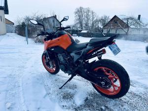 KTM Duke 2023 in Vilkaviskis, with an engine capacity of 0.80 L and mileage of 9 thousand km for 6500 €, photo 2 on AUTOMOTO.COM.LV