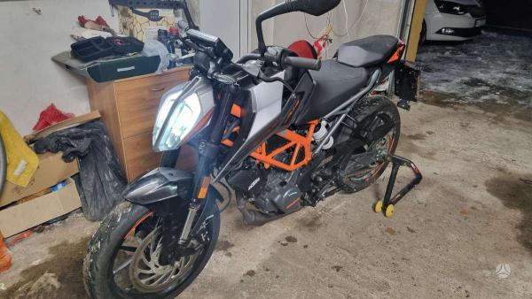 KTM Duke 2023 Panevēža, ar dzinēja tilpumu 0.13 L un nobraukumu 3 tūkst. km par 3500 €, foto 1 vietnē AUTOMOTO.COM.LV