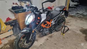 KTM Duke 2023 Panevēža, ar dzinēja tilpumu 0.13 L un nobraukumu 3 tūkst. km par 3500 €, foto  vietnē AUTOMOTO.COM.LV