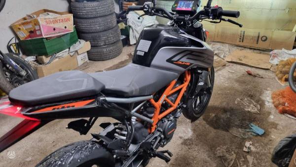 KTM Duke 2023 Panevēža, ar dzinēja tilpumu 0.13 L un nobraukumu 3 tūkst. km par 3500 €, foto 3 vietnē AUTOMOTO.COM.LV