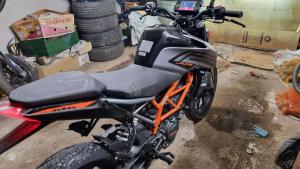 KTM Duke 2023 Panevēža, ar dzinēja tilpumu 0.13 L un nobraukumu 3 tūkst. km par 3500 €, foto 3 vietnē AUTOMOTO.COM.LV
