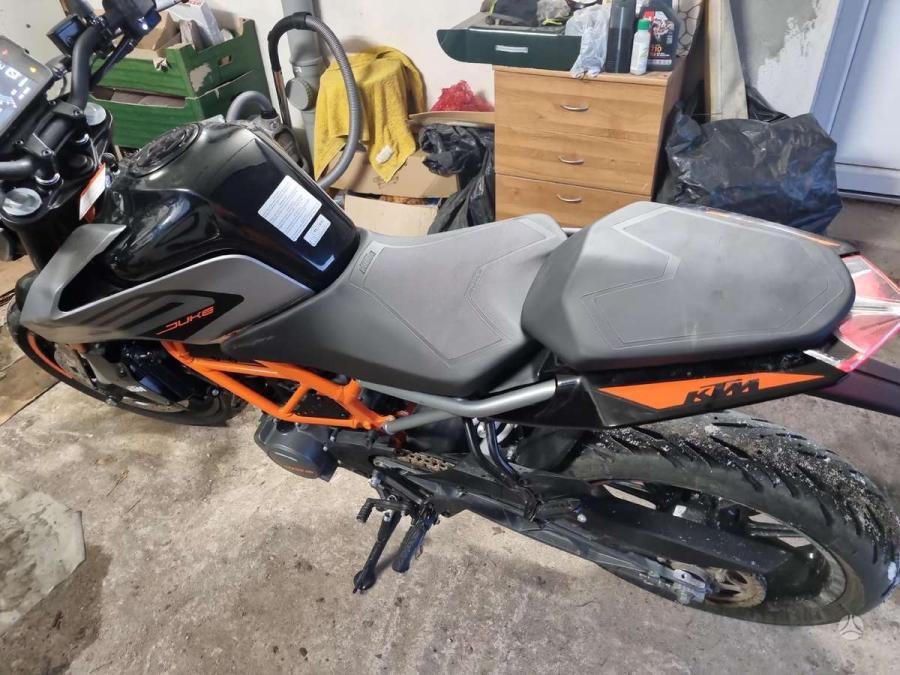 KTM Duke 2023 Panevēža, ar dzinēja tilpumu 0.13 L un nobraukumu 3 tūkst. km par 3500 €, foto 4 vietnē AUTOMOTO.COM.LV