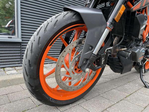 KTM Duke 2023 Rīga, ar dzinēja tilpumu 0.13 L un nobraukumu 9 tūkst. km par 3599 €, foto 9 vietnē AUTOMOTO.COM.LV
