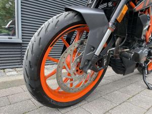 KTM Duke 2023 in Riga, with an engine capacity of 0.13 L and mileage of 9 thousand km for 3599 €, photo 10 on AUTOMOTO.COM.LV