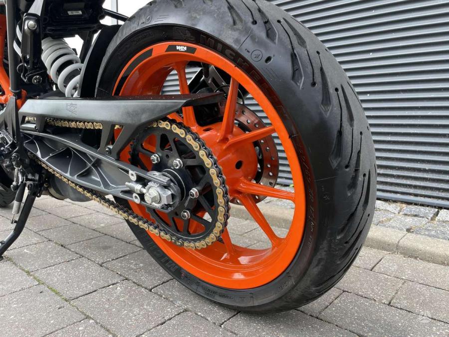 KTM Duke 2023 in Riga, with an engine capacity of 0.13 L and mileage of 9 thousand km for 3599 €, photo 13 on AUTOMOTO.COM.LV