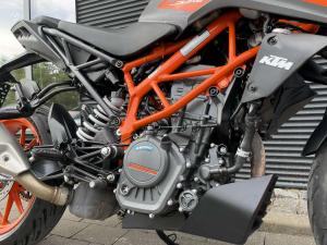 KTM Duke 2023 in Riga, with an engine capacity of 0.13 L and mileage of 9 thousand km for 3599 €, photo 16 on AUTOMOTO.COM.LV