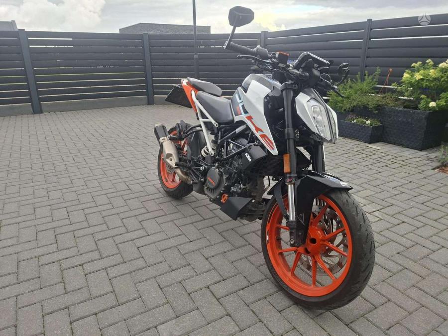 KTM Duke 2023 in Taurage, with an engine capacity of 0.13 L and mileage of 4 thousand km for 4100 €, photo 1 on AUTOMOTO.COM.LV