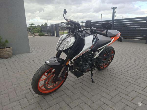 KTM Duke 2023 in Taurage, with an engine capacity of 0.13 L and mileage of 4 thousand km for 4100 €, photo 2 on AUTOMOTO.COM.LV
