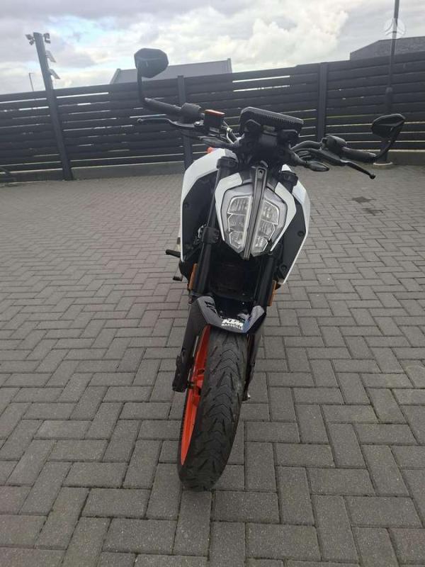 KTM Duke 2023 in Taurage, with an engine capacity of 0.13 L and mileage of 4 thousand km for 4100 €, photo 3 on AUTOMOTO.COM.LV