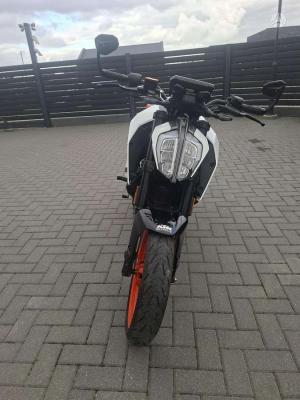 KTM Duke 2023 in Taurage, with an engine capacity of 0.13 L and mileage of 4 thousand km for 4100 €, photo 4 on AUTOMOTO.COM.LV