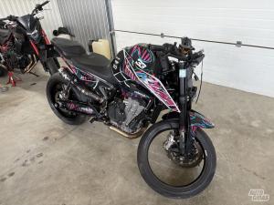 KTM Duke 2023 Kelmė, ar dzinēja tilpumu 0.79 L un nobraukumu 17 tūkst. km par 1830 €, foto  vietnē AUTOMOTO.COM.LV
