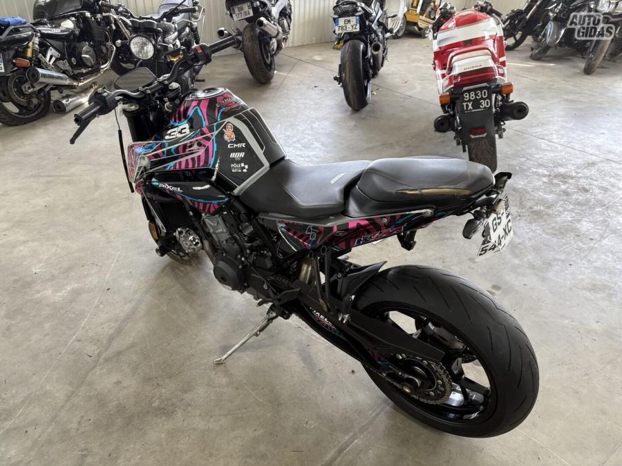 KTM Duke 2023 Kelmė, ar dzinēja tilpumu 0.79 L un nobraukumu 17 tūkst. km par 1830 €, foto 13 vietnē AUTOMOTO.COM.LV