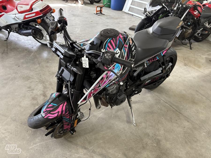 KTM Duke 2023 Kelmė, ar dzinēja tilpumu 0.79 L un nobraukumu 17 tūkst. km par 1830 €, foto 15 vietnē AUTOMOTO.COM.LV