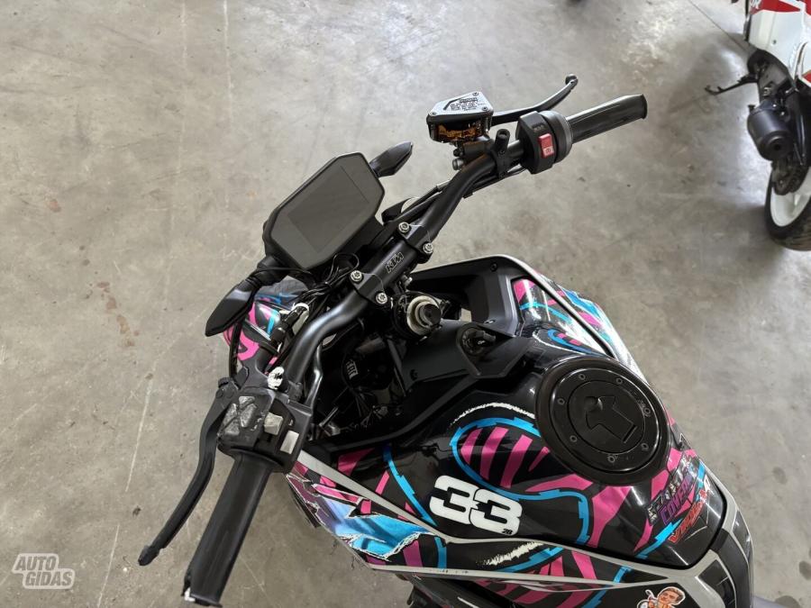 KTM Duke 2023 Kelmė, ar dzinēja tilpumu 0.79 L un nobraukumu 17 tūkst. km par 1830 €, foto 22 vietnē AUTOMOTO.COM.LV