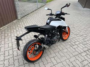 KTM Duke 2024 Prienai, ar dzinēja tilpumu 0.13 L un nobraukumu 17 tūkst. km par 3250 €, foto 7 vietnē AUTOMOTO.COM.LV