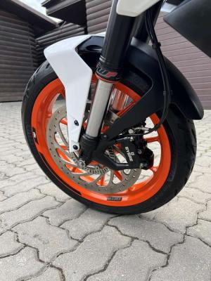 KTM Duke 2024 Prienai, ar dzinēja tilpumu 0.13 L un nobraukumu 17 tūkst. km par 3250 €, foto 17 vietnē AUTOMOTO.COM.LV