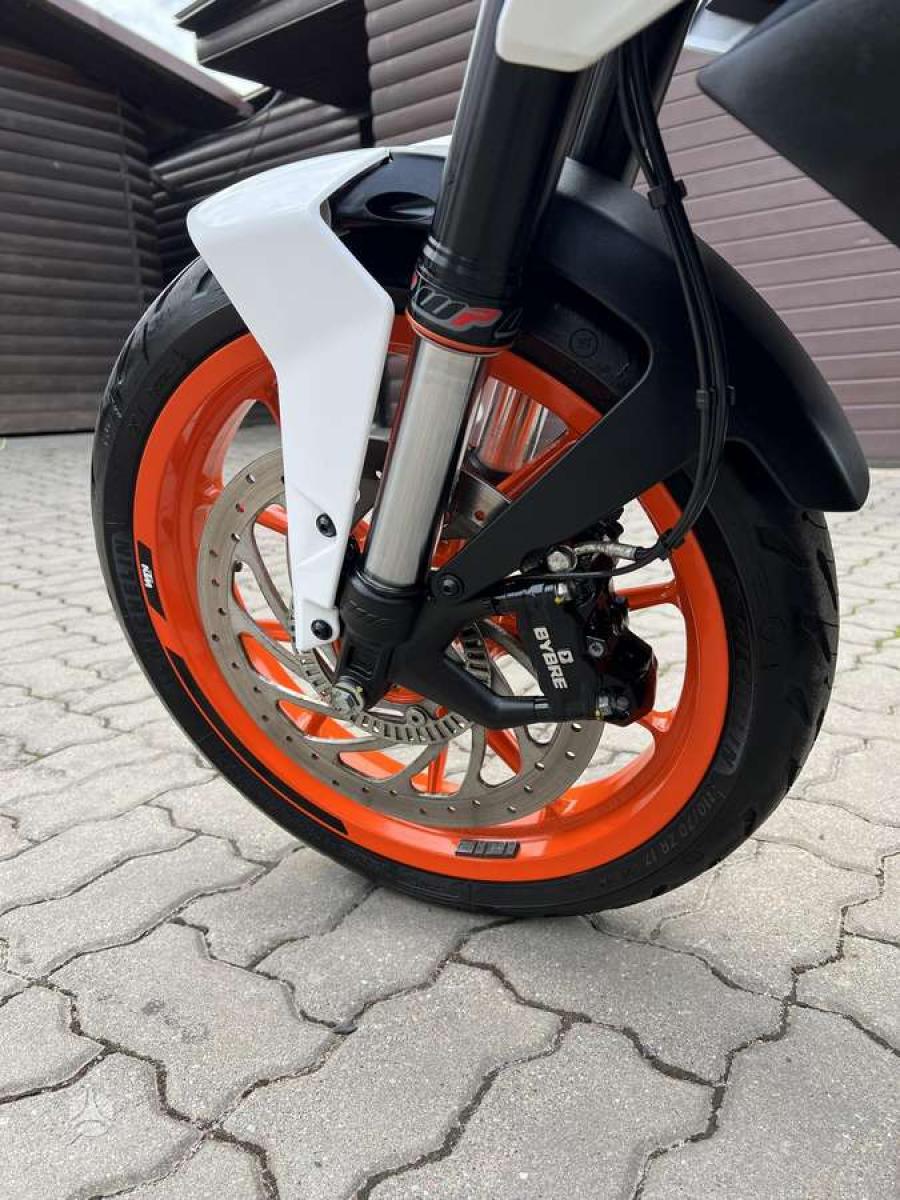 KTM Duke 2024 Prienai, ar dzinēja tilpumu 0.13 L un nobraukumu 17 tūkst. km par 3250 €, foto 17 vietnē AUTOMOTO.COM.LV
