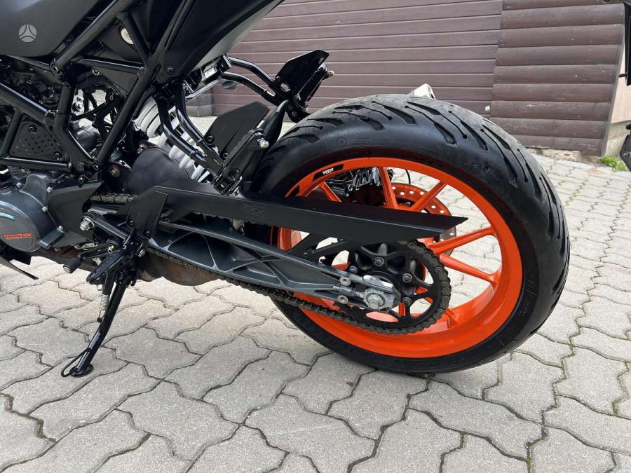 KTM Duke 2024 Prienai, ar dzinēja tilpumu 0.13 L un nobraukumu 17 tūkst. km par 3250 €, foto 18 vietnē AUTOMOTO.COM.LV